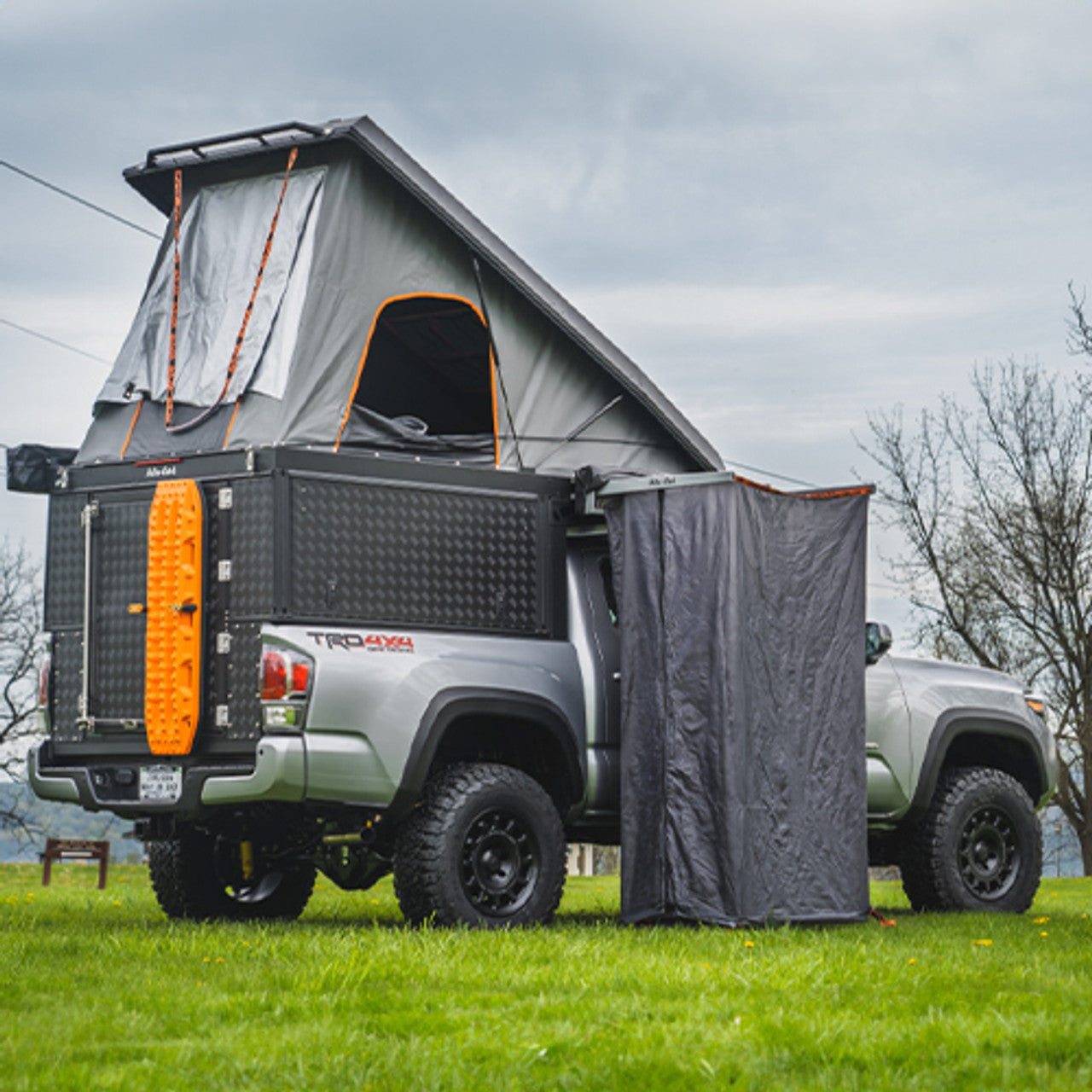 Shower Cube – New Holland Overland